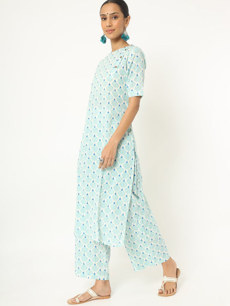 Clothes – Hanging Threads